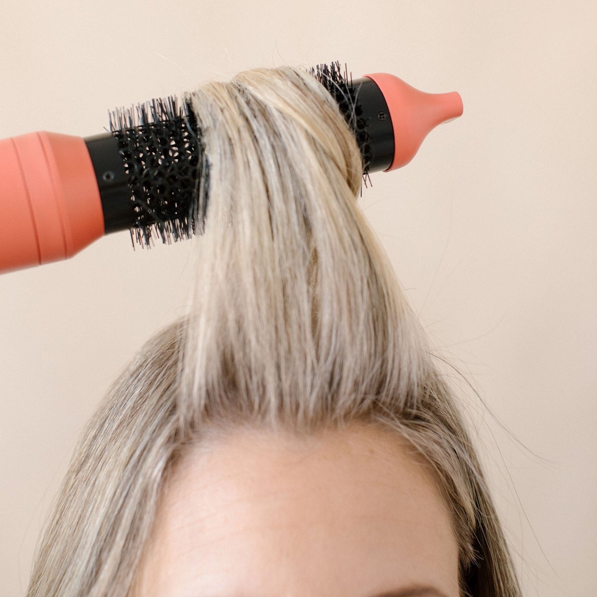 ¿Qué es el frizz y cómo combatirlo? Guía para lucir una melena sana y ...